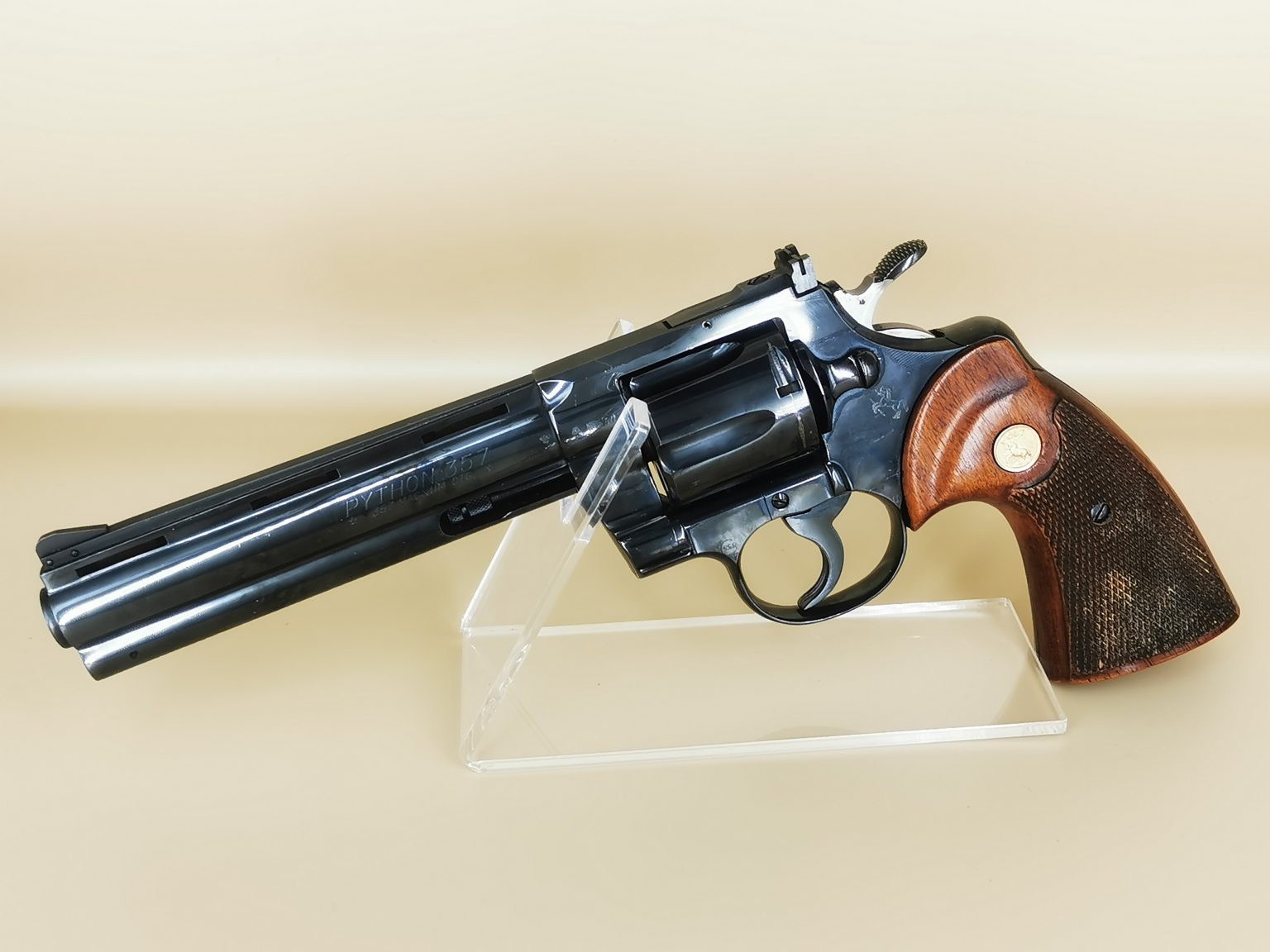 Rewolwer Colt Python, kaliber .357 magnum - Secpol - Broń, Akcesoria ...